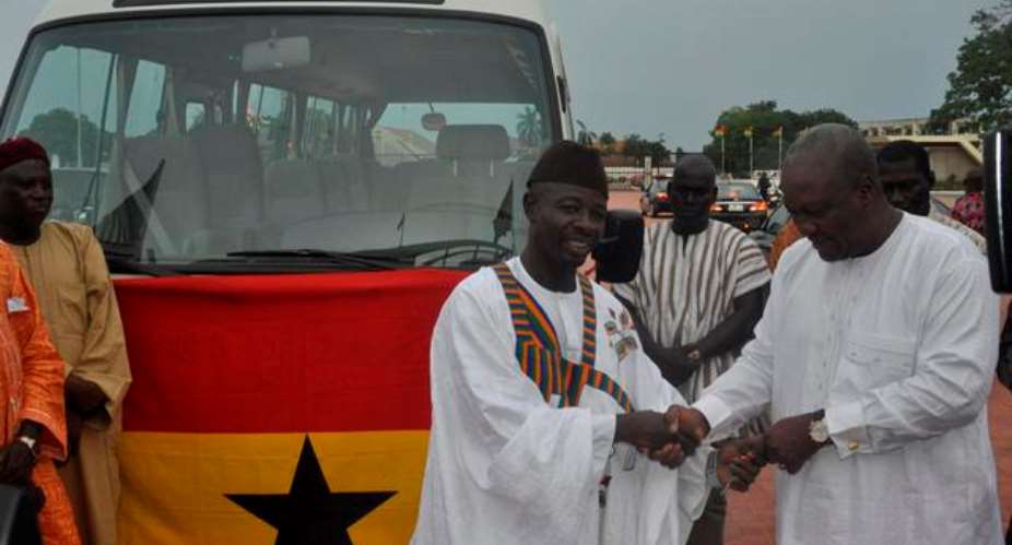 President Mahama donates bus to National Council of Zongo Chiefs