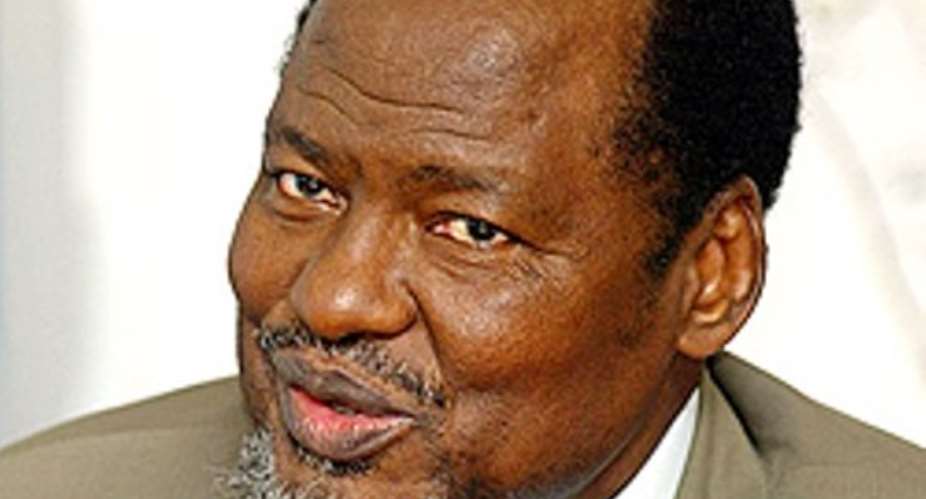 Chissano arrives for Africa Leadership Lectures
