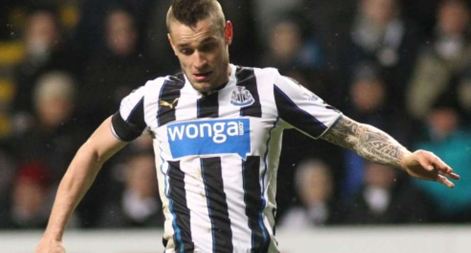 Arsenal complete signing of Debuchy