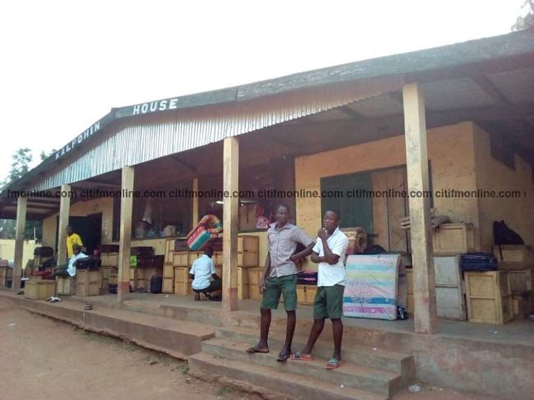Bedbugs Threaten Kalpohin SHS....As Students Sleep On Veranda