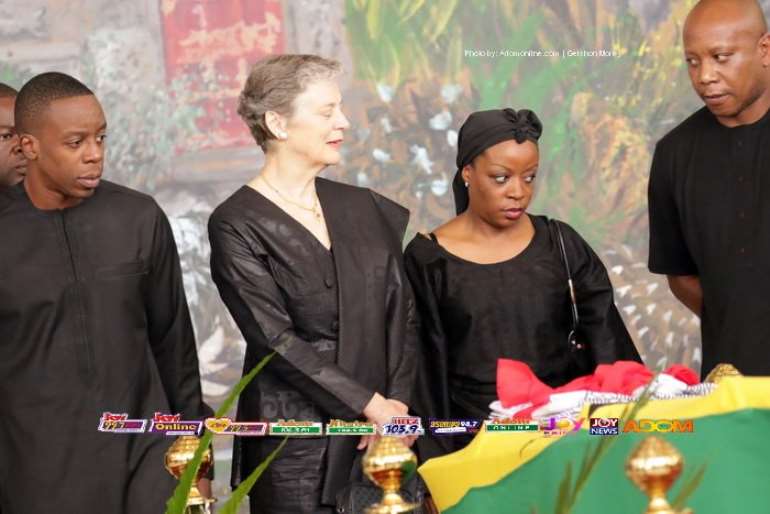 Photos: Kofi Annan's Wife, Children Pay Last Respects
