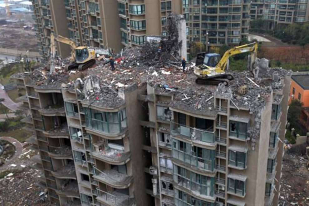 The Singer Building in New York [816 × 1024], demolished in 1967, was ...